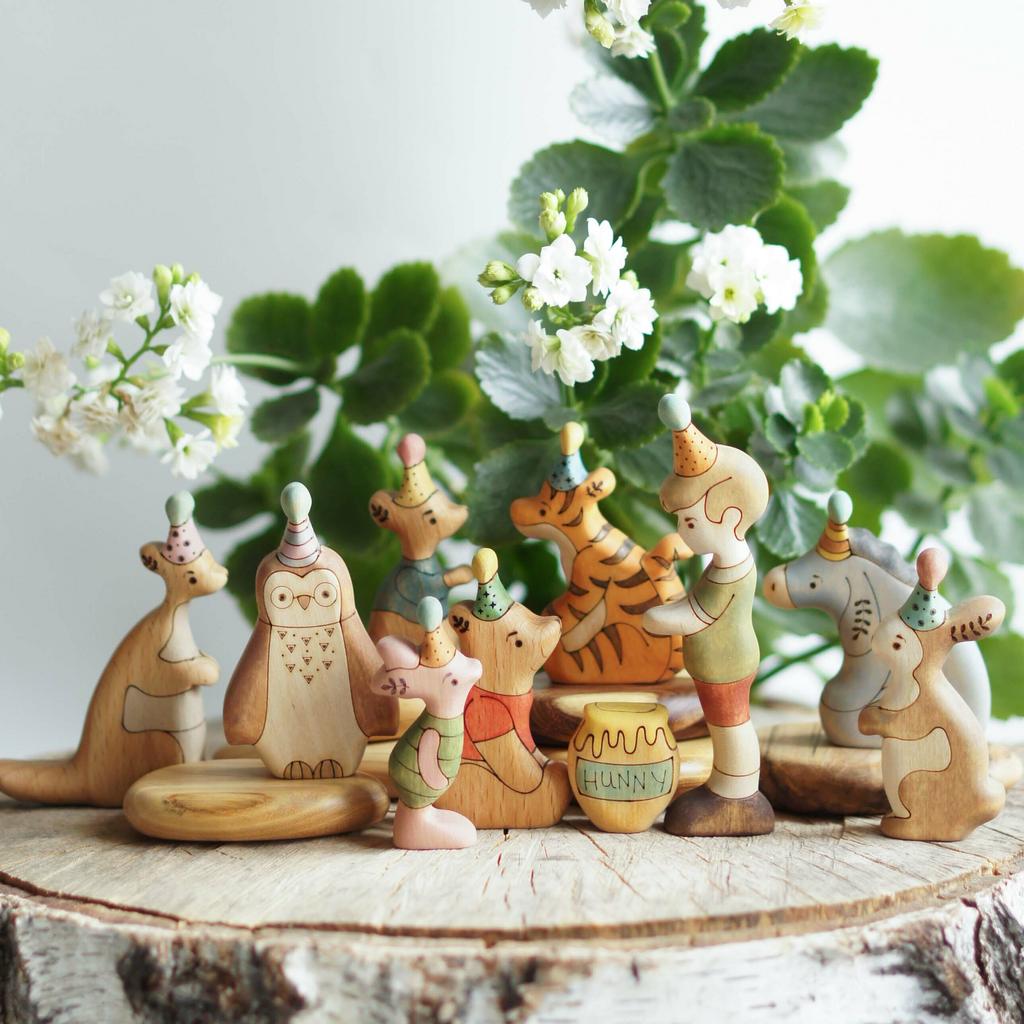 WINNIE THE POOH COLLECTION > Winnie the Pooh with party hat collection ...