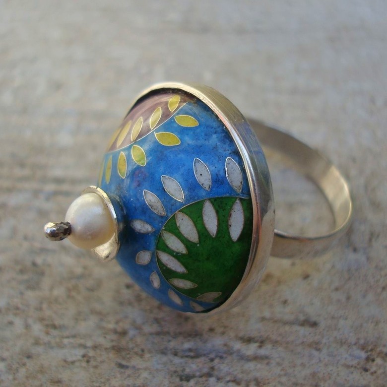 Кольцо с эмалью купить в москве в интернет-магазине минанкари от Enamel ...