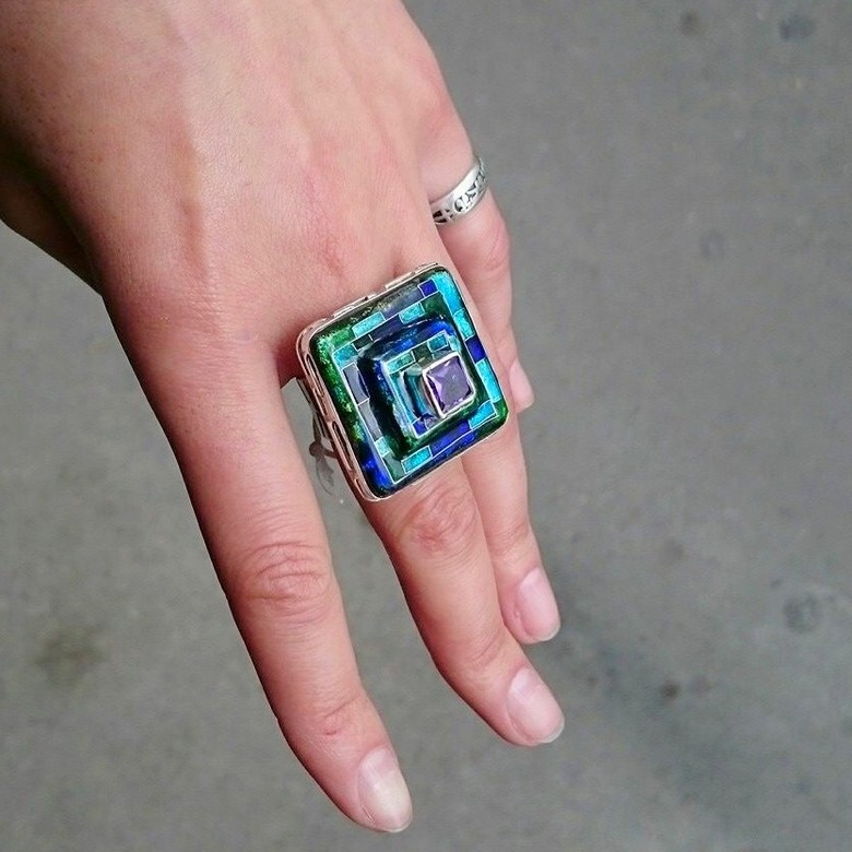Кольцо с эмалью купить в москве в интернет-магазине минанкари от Enamel ...