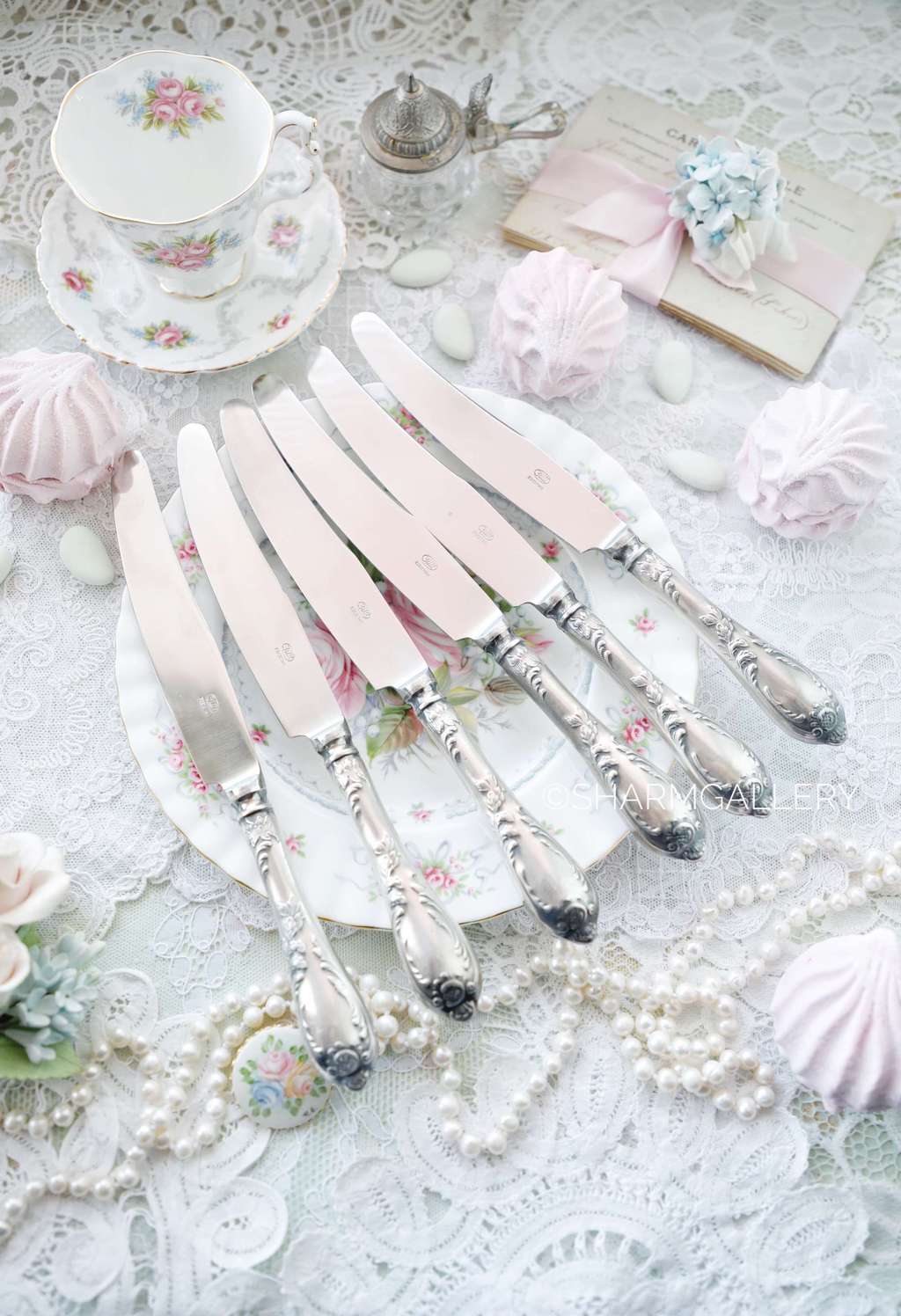 - Столовые приборы